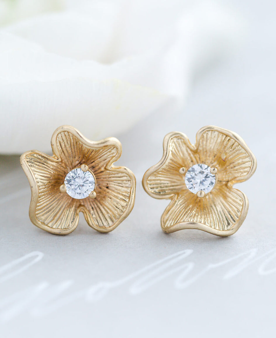 Livie 18k Gold Diamond Vintage Engagement Ring | Miss Foxine Couture